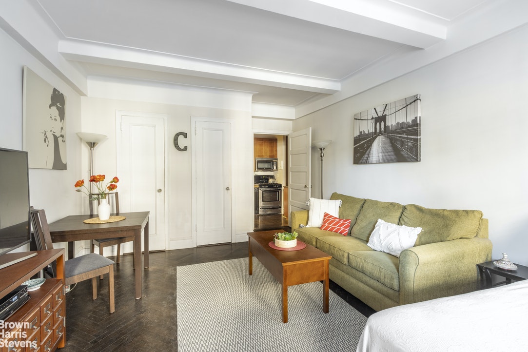 Photo 2 of 33 Riverside Drive 2G, Upper West Side, NYC, $479,000, Web ...